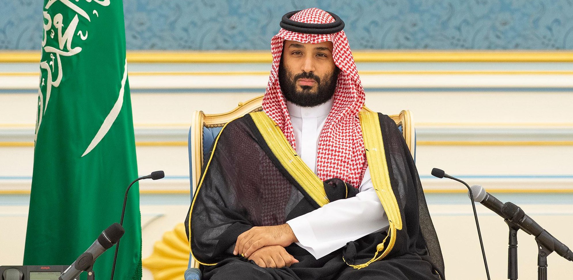 ولي العهد يعزي في اتصال هاتفي الشيخ عبدالله بن ناصر الصباح في وفاة والده