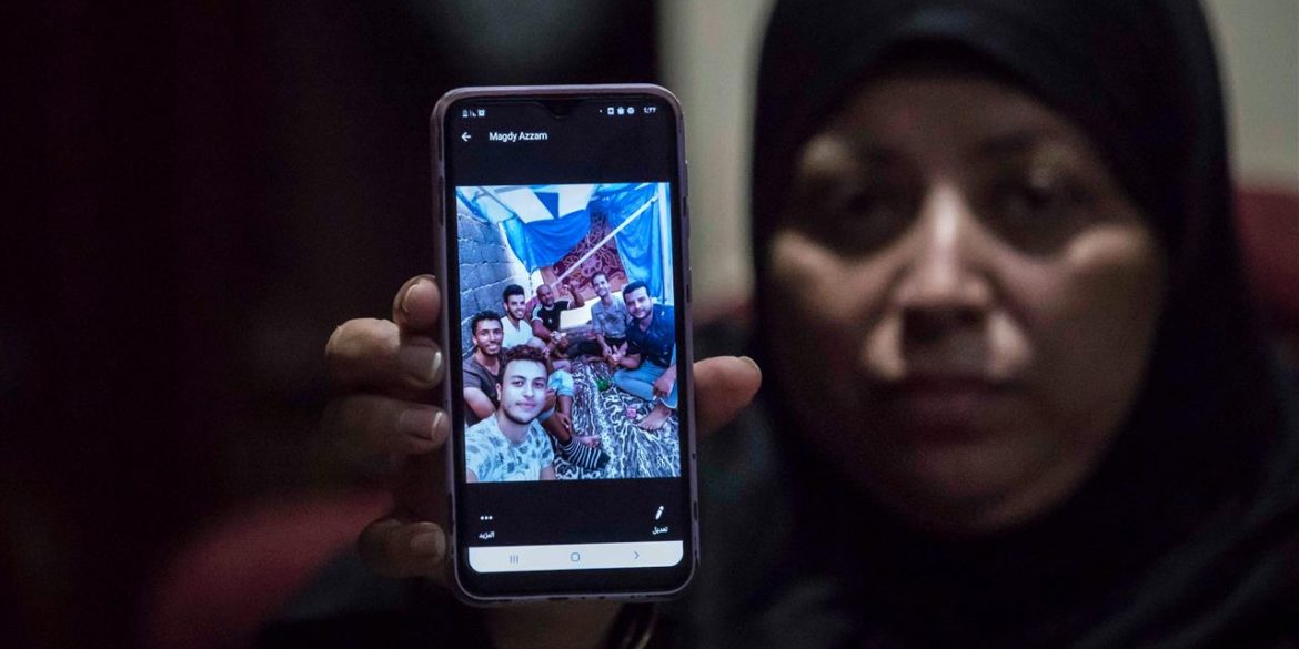 بلدة مصرية تتوقع الأسوأ بعد فقدان أبنائها في الطريق إلى أوروبا
