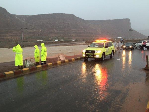 الدفاع المدني يدعو إلى توخي الحيطة والحذر لاحتمالية استمرار فرص هطول
