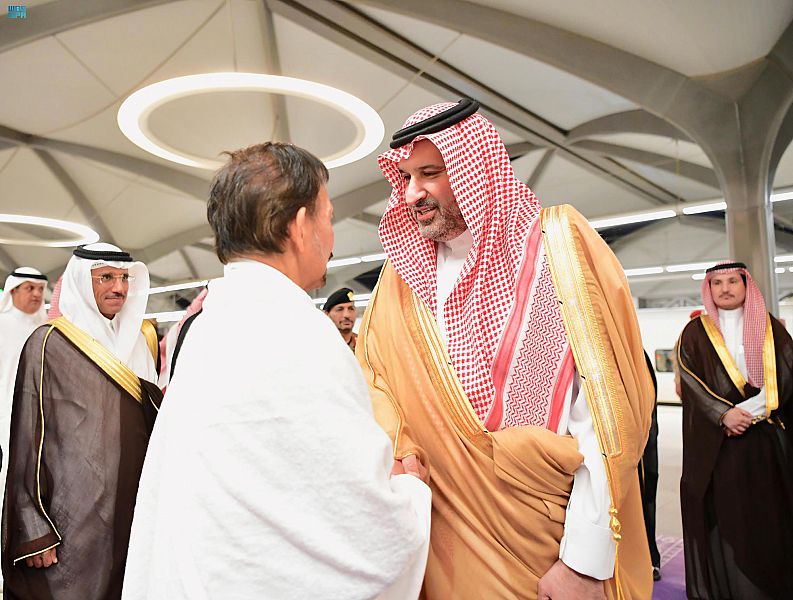 سلطان بروناي يغادر المدينة المنورة